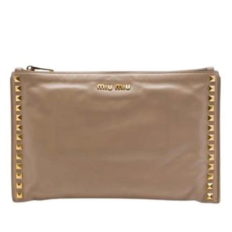 Miu Miu Sac pochette en cuir clout&eacute; Pre-owned - Femme - Pre-owned - Beige - Taille: ONE Size