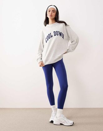 Abercrombie & Fitch YPB - Sweat &agrave; col montant en tissu &eacute;ponge avec imprim&eacute; - Gris