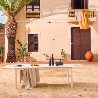 Sweeek Table de jardin CHARLESTON extensible aluminium beige. 8 places. 210/300 x 100 x 75.5 cm