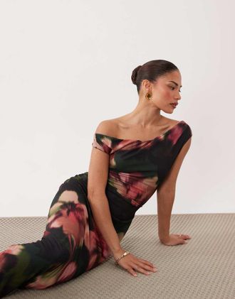 Forever New robe midi asym&eacute;trique en tulle &agrave; fleurs brun rouille fonc&eacute;-Multi