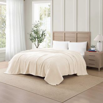 Tommy Hilfiger Pl&uuml;schdecke f&uuml;r Doppelbetten, mittelschwere Bettw&auml;sche f&uuml;r den ganzj&auml;hrigen Gebrauch, perfekt f&uuml;r Schichten auf Betten oder Couches (Hellbeige)