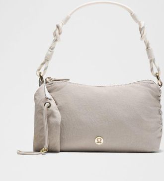 lululemon Mini sac &agrave; l&eacute;paule ruch&eacute; 1,5L - Gold