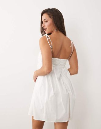 Fashionkilla Exclusivit&eacute; - Fashionkilla - Robe babydoll courte en popeline de coton m&eacute;lang&eacute; avec buste fronc&eacute; et bretelles fines - Blanc