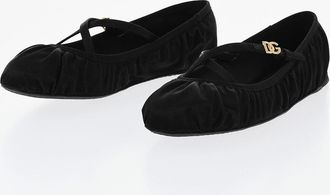 Dolce & Gabbana Satin-Ballerina mit gekreuztem Riemen und goldener Monogramm-Schnalle Dolce & Gabbana