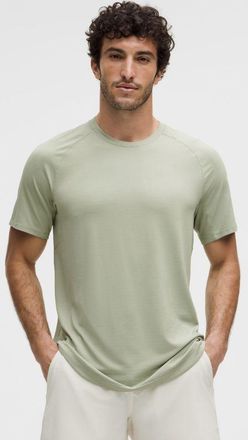 lululemon License to Train Kurzarmshirt f&uuml;r M&auml;nner - Gr&ouml;&szlig;e XL in Fog Green