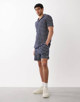 Polo Ralph Lauren Gestreifte Strick-Shorts in Marineblau und Wei&szlig; mit Markenlogo, Kombiteil