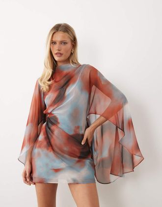 Asos Hochgeschlossenes Minikleid mit abstraktem Muster, drapierter Vorderseite, sehr gro&szlig;en Cape-&Auml;rmeln-Bunt