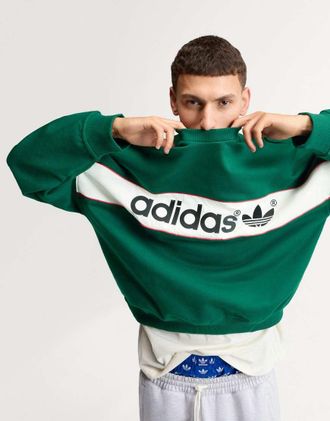 adidas Originals Adisignature ny Sweatshirt mit Rundhalsausschnitt in Dunkelgr&uuml;n