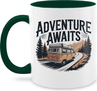 Shirtracer Tasse Tassen 325ml - Adventure Awaits Camping Van Geschenkideen Camper Bus I Van Life Campinggeschenk Outdoorfans - 325 ml - Dunkelgr&uuml;n - f&uuml;r campingf