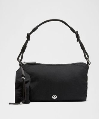 lululemon Mini sac &agrave; l&eacute;paule ruch&eacute; 1,5L - Noir