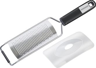 Fackelmann Handreibe fein 30 cm SENSE mit scharfer, feiner Reibefläche, inkl. Klingenschutz, Hobel mit rutschfestem Soft-Touch-Griff (Farbe: Silber/Schwarz), Men