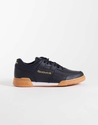 Reebok Workout Plus Sneaker in Schwarz mit brauner Sohle
