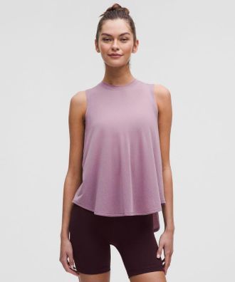 lululemon Leichtes Trainings-Tanktop mit geteilter R&uuml;ckseite f&uuml;r Frauen - Gr&ouml;&szlig;e 2XS in Lavender Lux