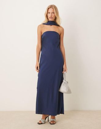 Abercrombie & Fitch Drapiertes Neckholder-Maxikleid in Marineblau mit Wasserfallausschnitt-Schwarz
