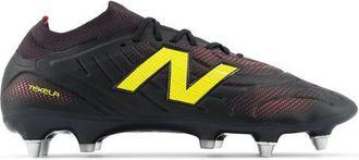 New Balance Unisex Tekela Pro Low SG V5 in Schwarz/Gelb/Rot, Synthetik, Gr&ouml;&szlig;e 42.5