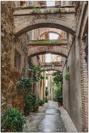Wallario Outdoor-Poster f&uuml;r Garten oder Balkon Gr&uuml;ne italienische Gasse - mit Alten B&ouml;gen, Motivbanner Gr&ouml;&szlig;e: ca. 120 x 180 cm, Outdoor-Bild