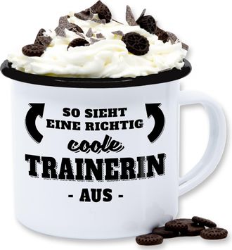 Shirtracer Emaille Tasse Blechtasse - Statement Spr&uuml;che - So sieht eine richtig coole Trainerin aus - 300 ml - Wei&szlig; Schwarz - becher mit spruch sarkasmus lieblin