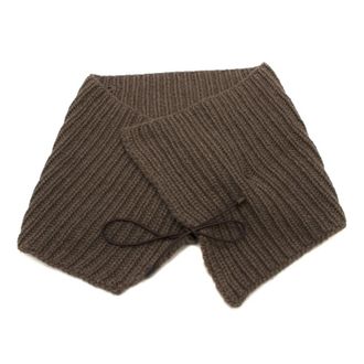 Bespoke brown chunky-knit collar