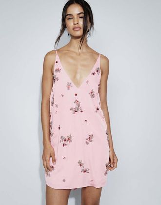 Asos robe courte droite orn&eacute;e en rose
