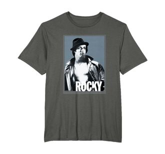 Rocky Lederjacke und Fedora mit Logo T-Shirt