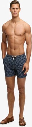 Superdry Premium - Gemusterte Badeshorts in Sashiko Atlantic Navy, 15 Zoll Schrittl&auml;nge