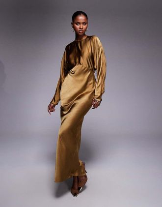 Asos Robe longue en satin &agrave; manches chauve-souris - Olive-Vert