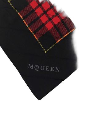 Alexander McQueen Blackred Exterior: Silk Sciarpe E Foulard Scarfs