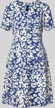 Marc Cain Knielanges Kleid im Allover-Look mit V-Ausschnitt