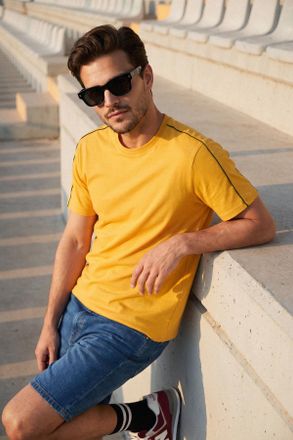Trendyol MAN Herren Gelb Colour-Block Kurz Relaxed Fit T-Shirts