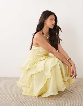 Vila Robe bandeau longue et structur&eacute;e &agrave; volants &eacute;tag&eacute;s - Jaune pastel