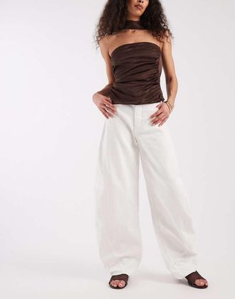 Tommy Jeans Ella - Barrel-Jeans in Wei&szlig; mit mittelhohem Bund