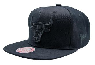 Mitchell & Ness Black on Black Snapback - Chicago Bulls, Schwarz