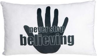 Stuco Spr&uuml;chekissen Dekokissen Kuschelkissen Samt-Optik 30x50 cm inkl. F&uuml;llung (Never Stop Believing)