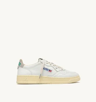 Autry BASKETS MEDALIST LOW EN CUIR BLANC ET DAIM NUAGES