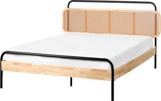 Beliani Holzbett Hellbraun/schwarz 140x200 cm mit Wiener Geflecht Kopfteil Boussicourt