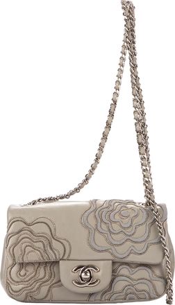 Chanel Crossbody Bags - Timeless Flowers Embroidered Mini - Gr. unisize - in Grau - f&uuml;r Damen