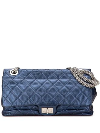 Chanel sac port&eacute; &eacute;paule Reissue 2.55 Double Flap 226 en cuir de veau m&eacute;tallis&eacute; (2008-2009) - Bleu