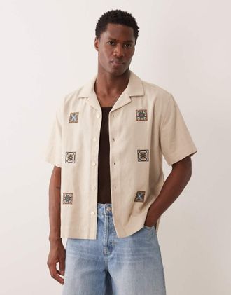 Abercrombie & Fitch Chemise en maille &agrave; manches courtes et d&eacute;tail mosa&iuml;que - Cr&egrave;me-Blanc