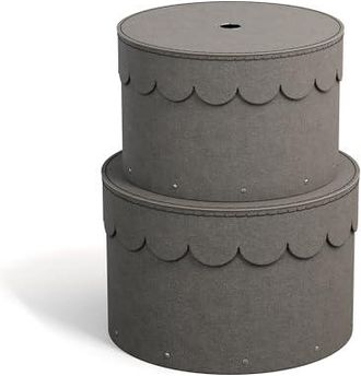 Bigso Box of Sweden BIGSO WILMA 2er-Set runde Aufbewahrungsbox mit Deckel - Ordnungsbox mit Deckel f&uuml;r Kleidung, Spielzeug usw. - Dekorative runde Box aus Faserplatte und