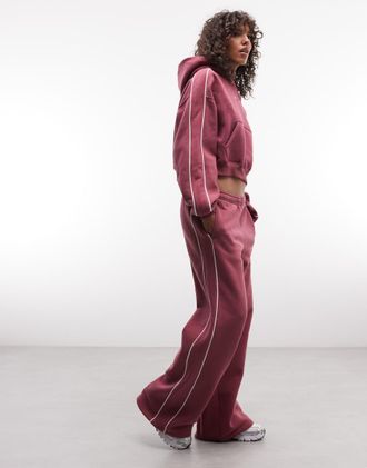 Nike Studio - Pantalon de jogging en polaire semi-&eacute;paisse avec ourlet festonn&eacute; - Rose