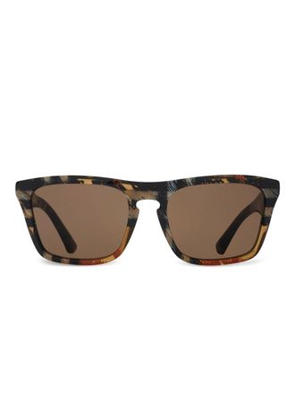 Burberry Sunglasses lunettes de soleil Code - Marron