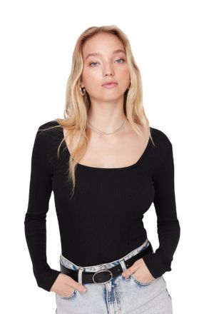Trendyol Damen Tiefer Rundhals Unifarben Slim Body T-Shirt, Schwarz, M