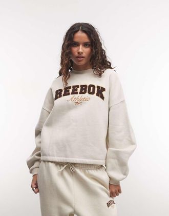 Reebok Elevated Athletic Fleece-Sweatshirt mit Stehkragen in Beige-Neutral