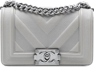 Chanel Hobo Bags - Small Chevron Stitched Calfskin Boy Flap - Gr. unisize - in Grau - f&uuml;r Damen