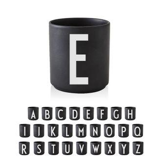 DESIGN LETTERS Porzellan Kaffeetassen A-Z | Schwarze Tassen für Weihnachten, Weihnachtsgeschenke Kleinigkeiten, Weihnachtsgeschenke für Frauen, Männer | Kaffeebecher
