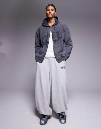 Liquor & Poker Oversize-Kapuzenpullover in Grau mit Applikationen und Nieten-Logo