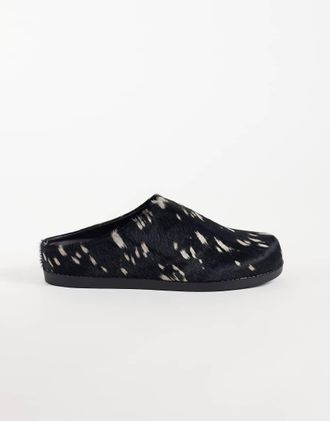 Azalea Wang Azalea Wang Mules aus Echtleder mit Haarstruktur in Schwarz mit Punkten-Multi