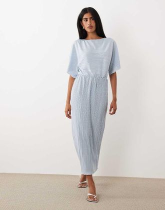 Vero Moda Robe mi-longue pliss&eacute;e cintr&eacute;e &agrave; la taille &agrave; imprim&eacute; &agrave; pois argent&eacute;s - Bleu pastel