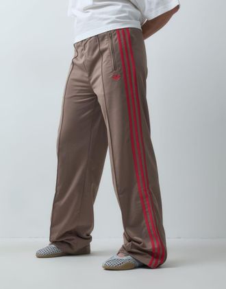 adidas Originals pantalon de surv&ecirc;tement Firebird kaki et rose-Vert