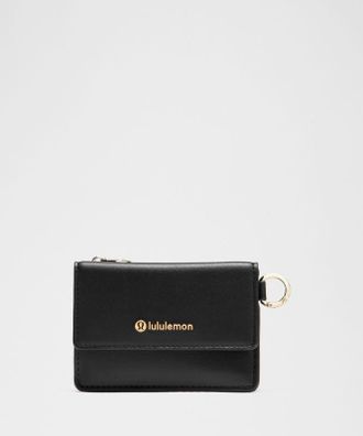 lululemon Kartenetui mit Frontklappe aus einer in Black/Gold